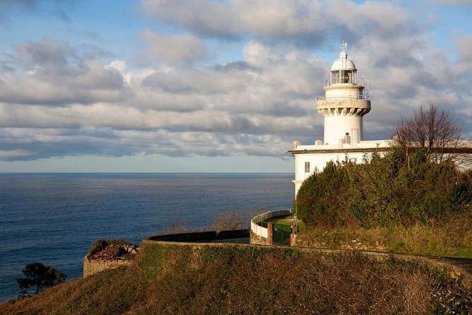 TXAKOLI vineyards HIKE, ZUMAIA and GETARIA - Private Outdoor & Gastronomic Tour - Scenic Coastal Drive to Zarautz and Orio
