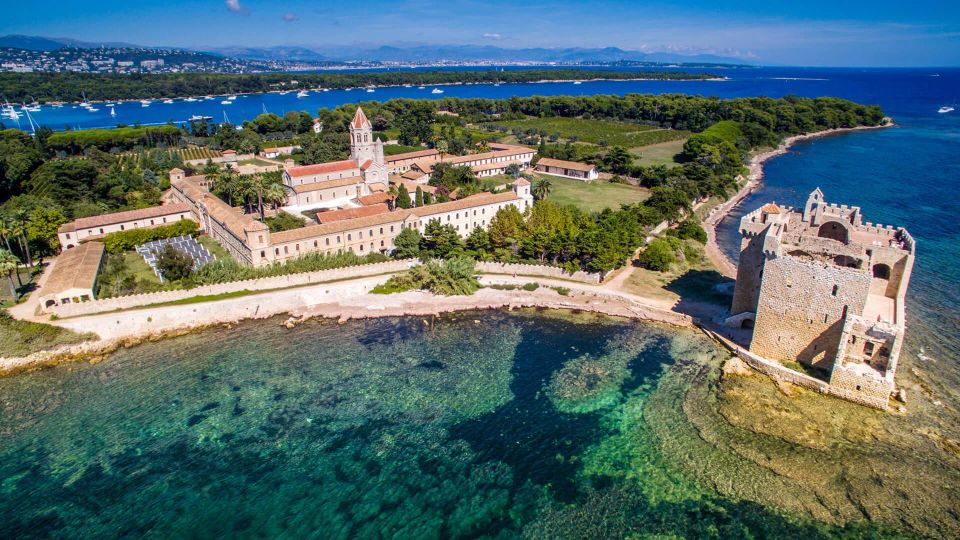 Cannes: Boat trip without a license to the Lerins Islands - FAQ