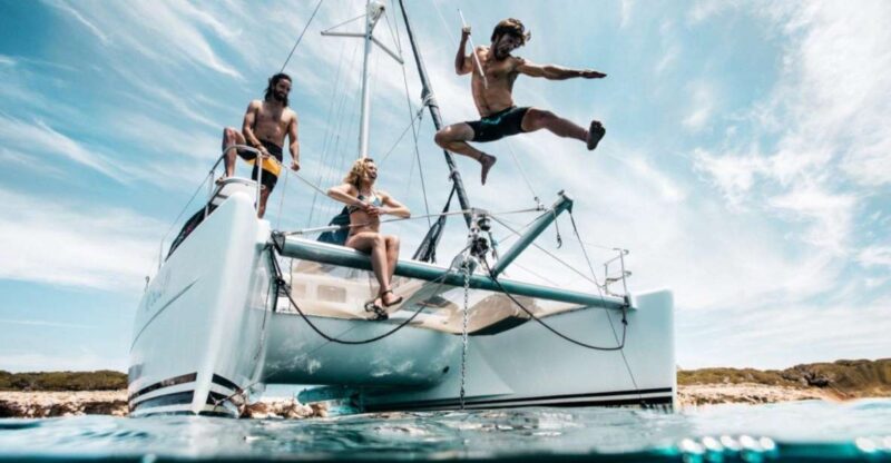 Cannigione: Catamaran daily tour to La Maddalena Archipelago - FAQ