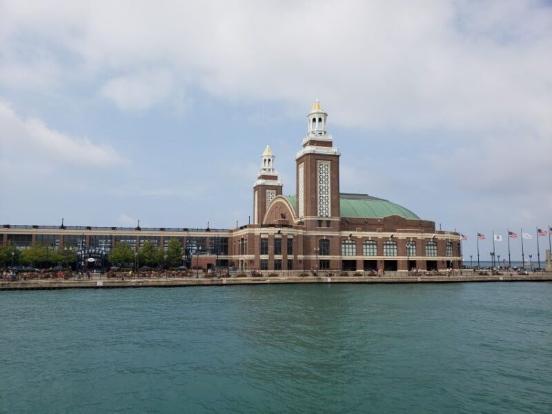 Chicago: Narrated Sightseeing River and Lake Cruise - FAQ