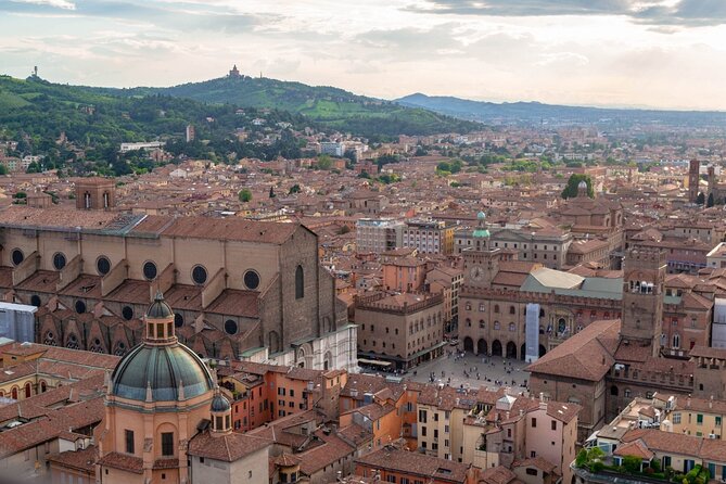 Departure Private Transfers: Bologna City to Bologna Airport BLQ in Luxury Van - The Sum Up