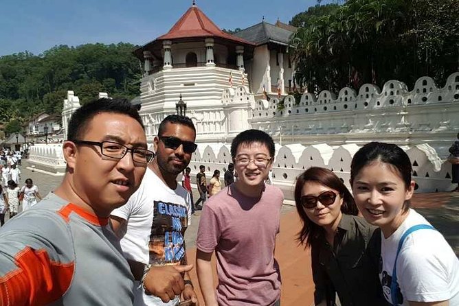 Kandy City Tour with Mahaweli - FAQs