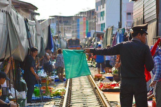 Maeklong Railway Market & Damnoensaduak Floating Market Tour (SHA Plus) - Who Will Enjoy This Tour?