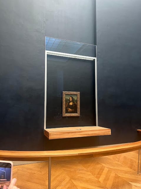 Paris: Guided tour in PORTUGUESE at the Louvre-semi-private - Who Should Consider This Tour?