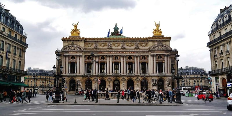 Paris: The Great Crosswalk! Chronological view of Paris! - Who Will Love This Tour?