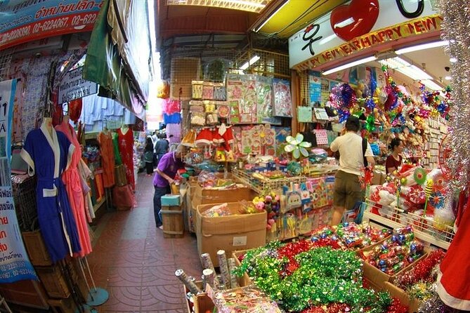 Private Three Temples Bangkok City Tour - Final Stop: Local Product Store