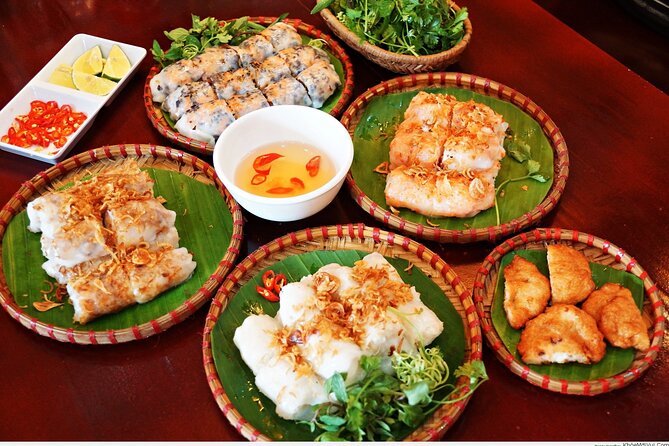 Street Food by Walking Tour for 3 hours in Hanoi, Vietnam - Group Size & Atmosphere