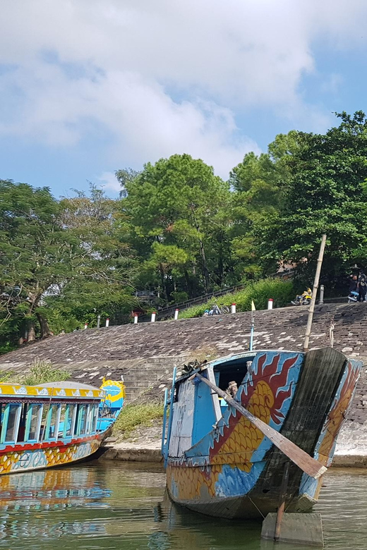 Hue: Walking tour to Thien Mu pagoda and back by boat trip - FAQ