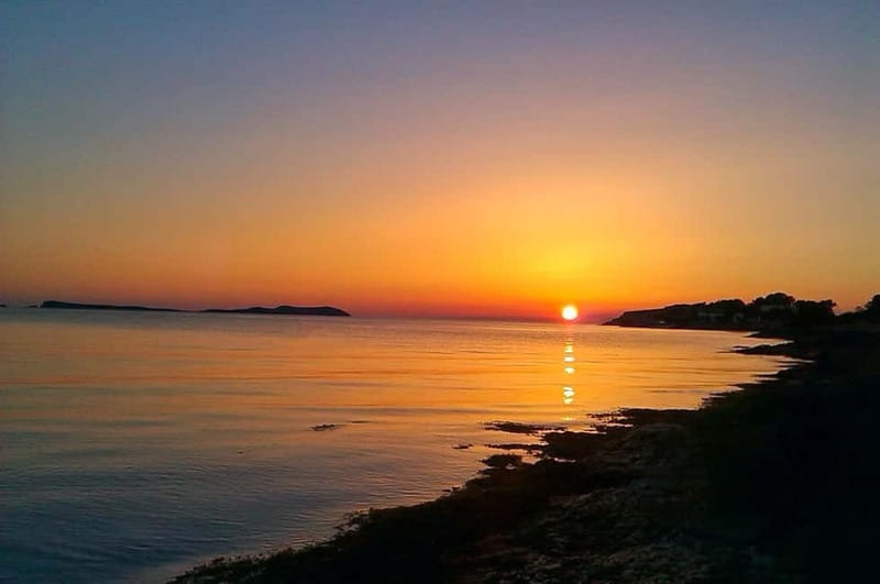 Ibiza: Beaches and Caves Instagram Boat Tour - FAQ
