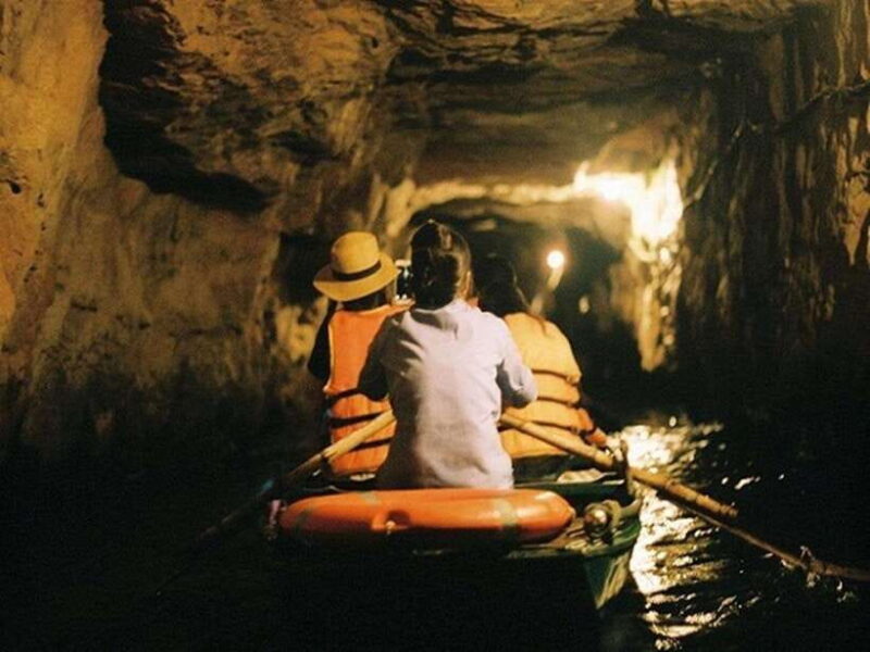 Ninh Binh 1-day tour Bai Dinh Trang An Mua Cave Small Group - Climbing Mua Cave: Panoramic Vistas