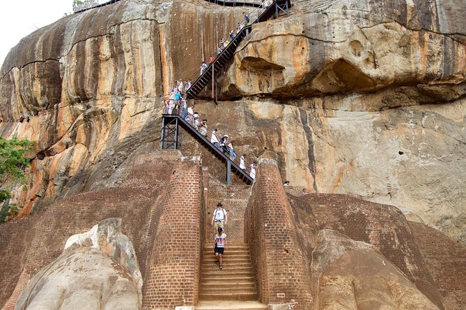 Private Day Tour from Kandy to Sigiriya and Dambulla Cave temple - FAQs