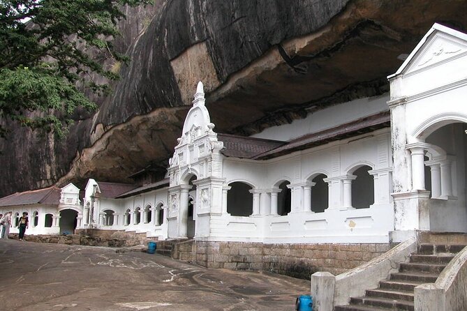 Private Sigiriya Day Tour and Authentic Sri Lankan Lunch Buffet - Frequently Asked Questions