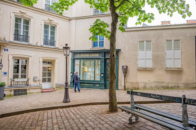 Best of Montmartre & Sacré Coeur Cathedral Walking Tour - The Guide and Overall Experience