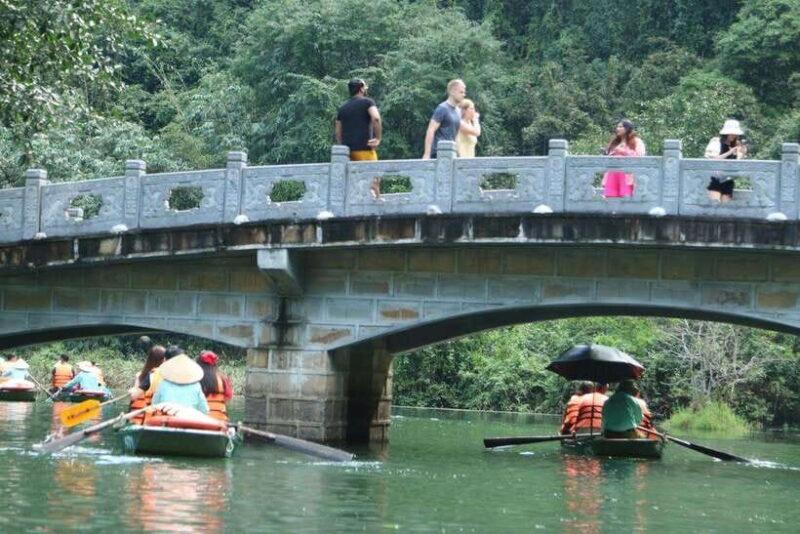 Group tour: Hoa Lu - Trang An boat trip - Mua Cave - Final The Sum Up
