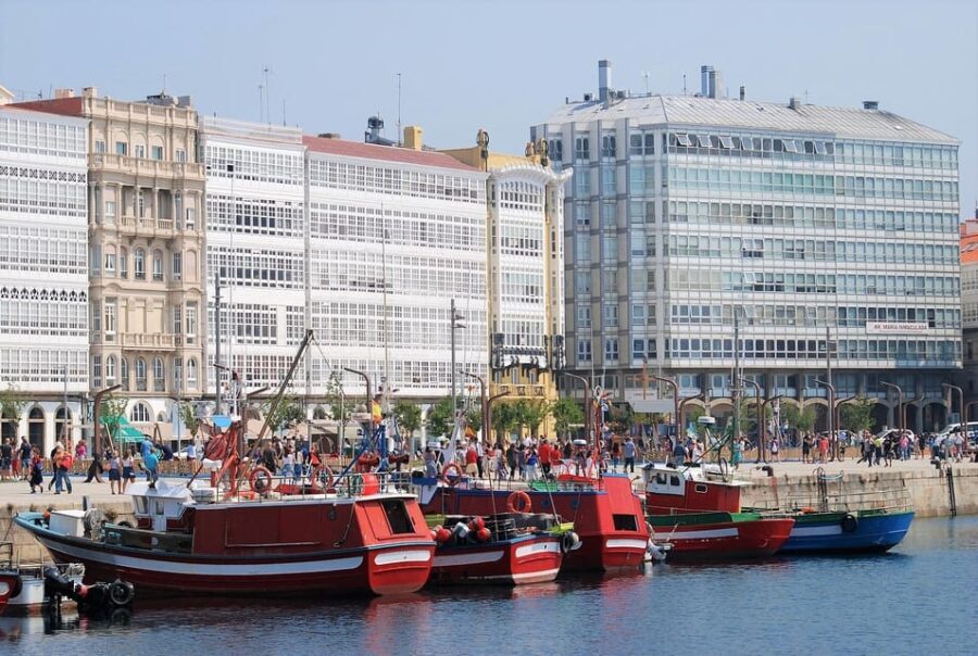 A Coruña: 4-Hour Guided City Walking Tour with Food Tasting - Who Will Love This Tour?