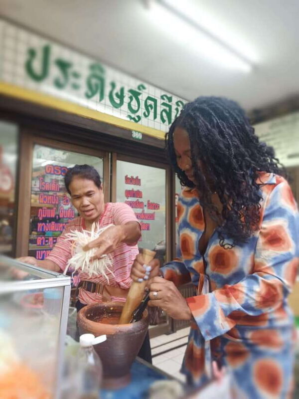 A Flavorful Journey Through Bangkoks Hidden Food Gems - Key Points
