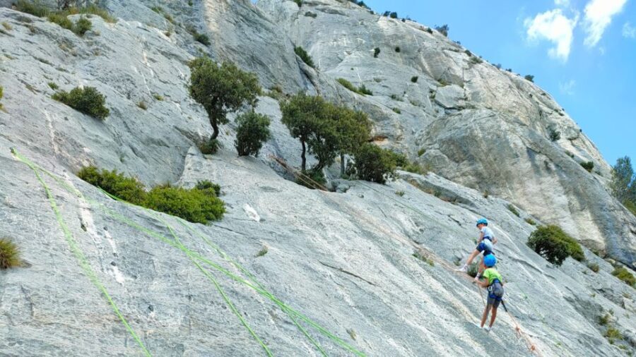 Aix-en-Provence : Climbing class on the Sainte-Victoire - What the Climbing Class Looks Like