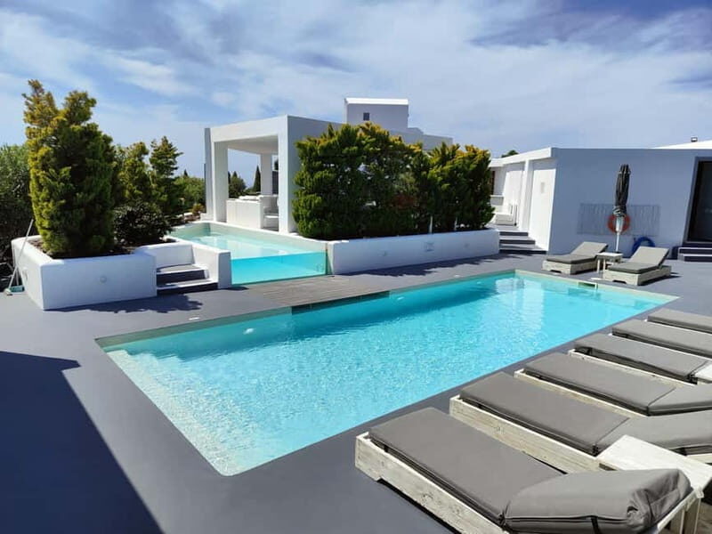Akrotiri: Couples Massage Dinner & Pool Access - Who Will Love This Experience?