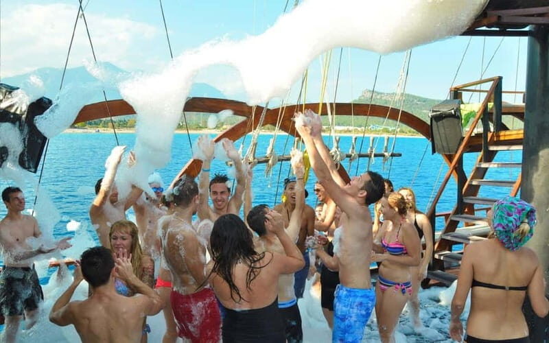 Alanya Pirate Cruise: Swim, Lunch & Unlimited Soft +Transfer - Swimming, Snorkeling, and Sunbathing