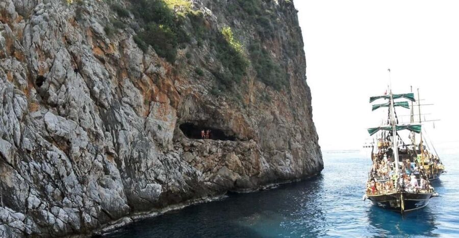 Alanya Relaxing Family Boat Tour Without Foam And Loud Music - The Crew and Overall Experience