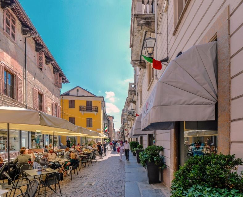 Alba: Historic Town Highlights Guided Walking Tour - The Atmosphere and Vibe