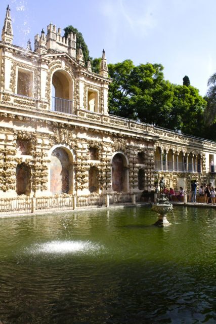 Alcázar Guided Tour & Rooftop Tour - Walking Through Seville’s Streets: A Guided Stroll