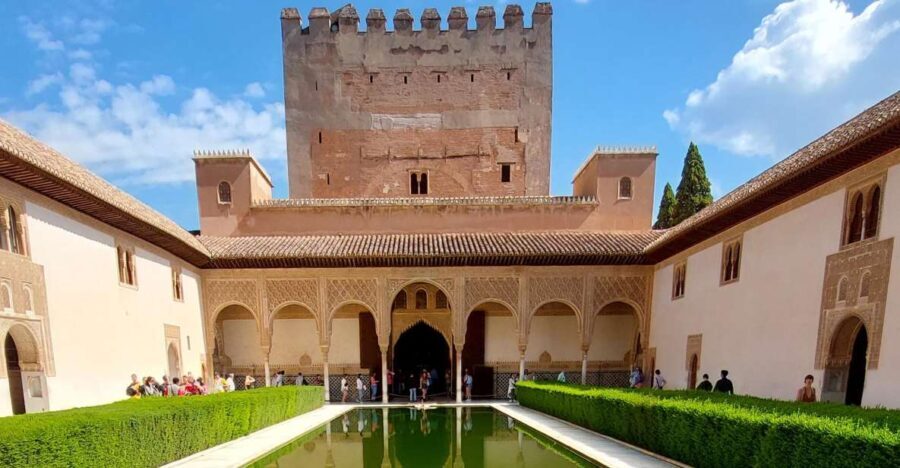Alhambra and Nasrid Palaces Guided Tour with Tickets - Why This Tour Is a Good Choice