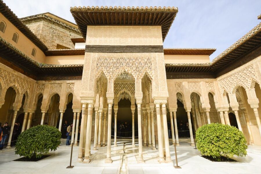 Alhambra Guided Tour with Fast-Track Entry - What Makes This Tour Stand Out?