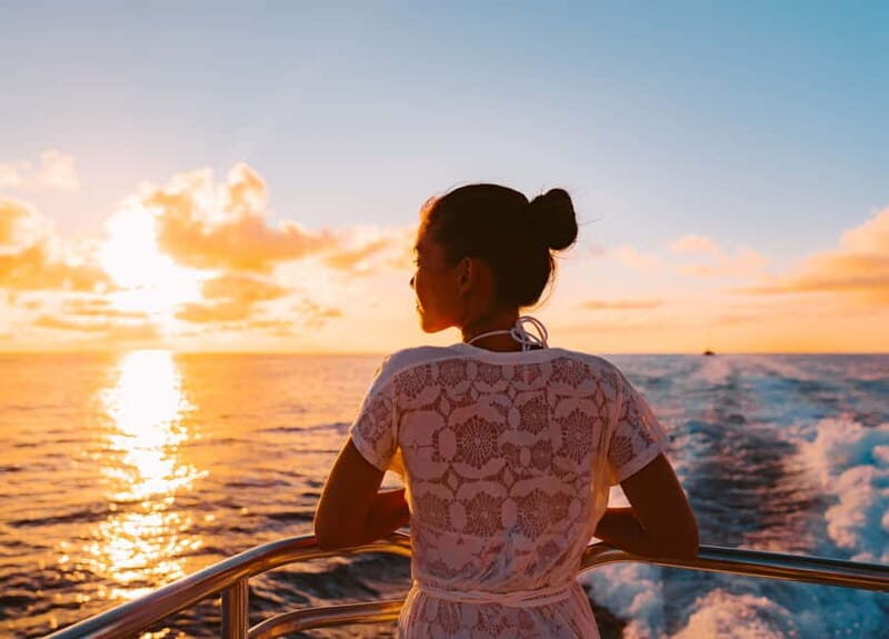Amalfi: Sunset Boat Tour with Fruit and Drinks