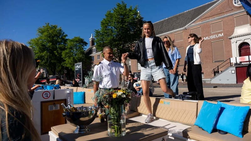 Amsterdam: Canal Cruise in Open Boat with Drink Option - Why This Tour Works Well