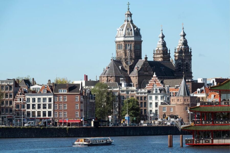 Amsterdam: Canal Cruise with Live Commentary & Audio Guide - The Itinerary in Detail