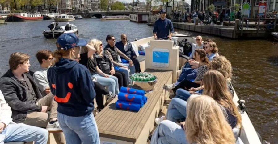 Amsterdam: City Highlights Small Boat Canal Cruise with host - Who Will Love This Tour?