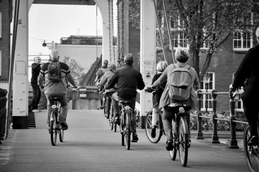 Amsterdam: Guided City Bike Tour in French - Why This Tour Works Well
