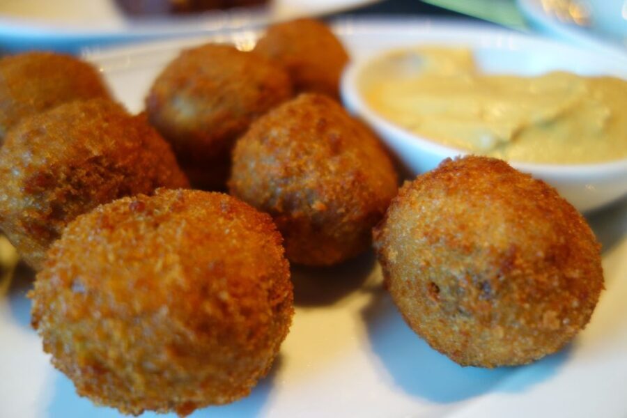 Amsterdam: Guided Cultural Food Tour in German or English - Why This Tour Works