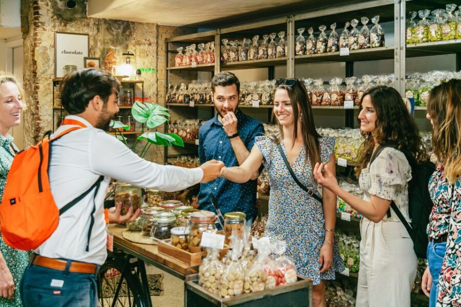 Amsterdam: Historical Highlights Walking Tour with Tasting - The Authenticity and Atmosphere