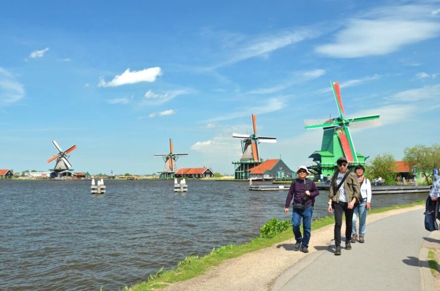 Amsterdam: Live-Guided Zaanse Schans & Cheese Tasting Tour - What’s Outstanding About the Experience