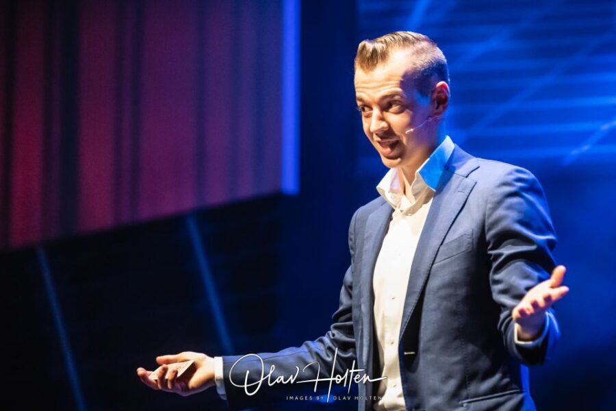 Amsterdam: Magic Show - Who Will Love This?