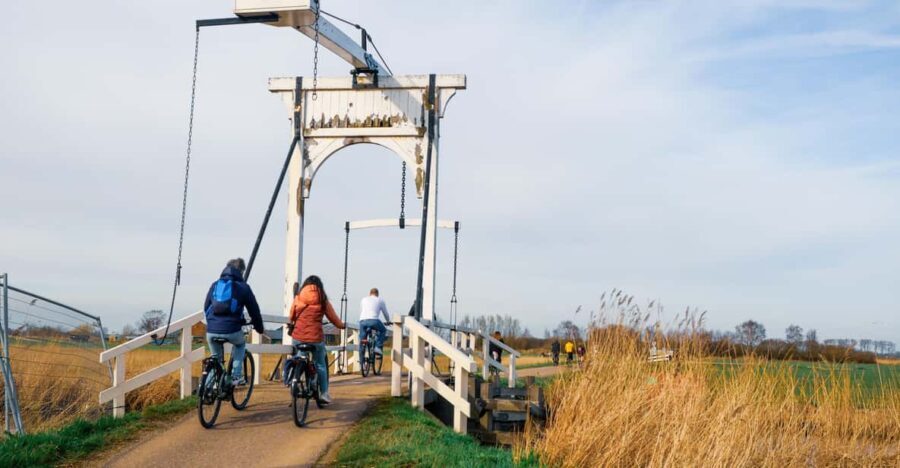 Amsterdam: Mike's Countryside E-bike Tour, Cheese & Clogs - Charming Broek in Waterland and Monnickendam