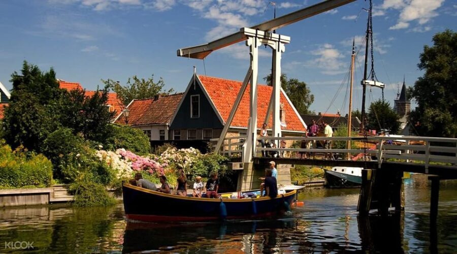 Amsterdam: Private green tour !!! Windmills, castle - Authentic Experiences and Personal Touches