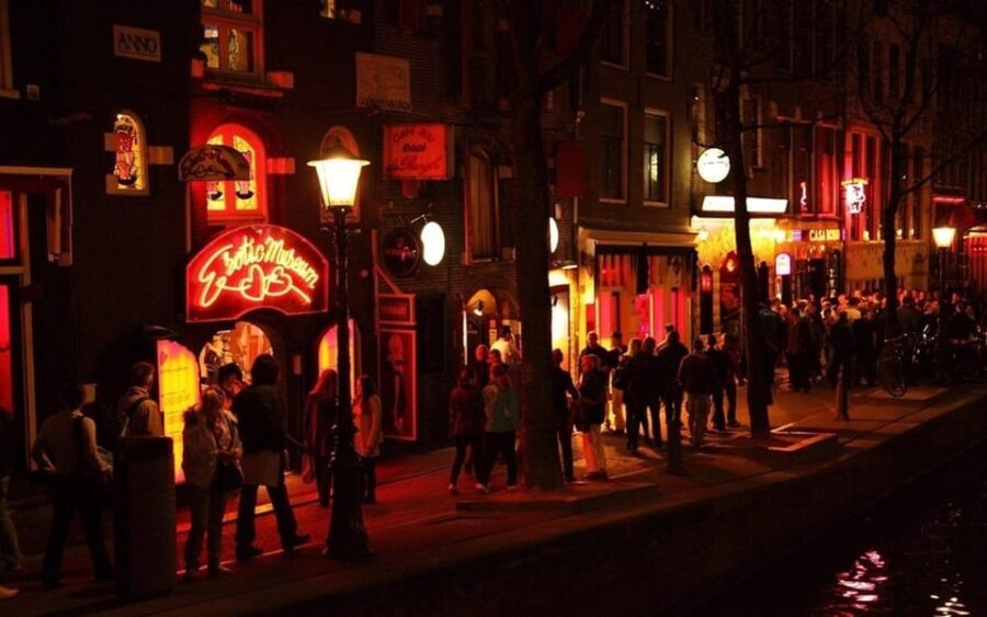 Amsterdam: Private Half-Day Tour with a Local - Who Will Benefit Most?