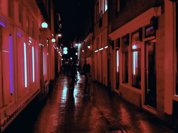 Amsterdam: Private Red Light District Tour in Spanish - The Value of a Private, Guided Tour