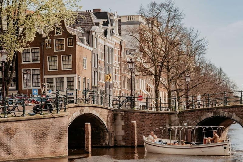 Amsterdam: Private Romantic Canal Cruise w. Prosecco/Snacks - The Food and Drinks