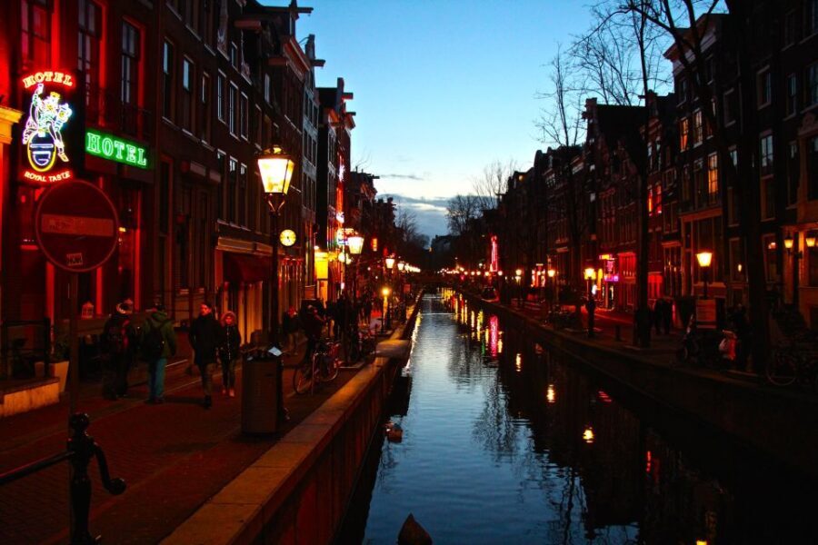Amsterdam Red Light District and Old Town Walking Tour - Authentic Highlights and Sights