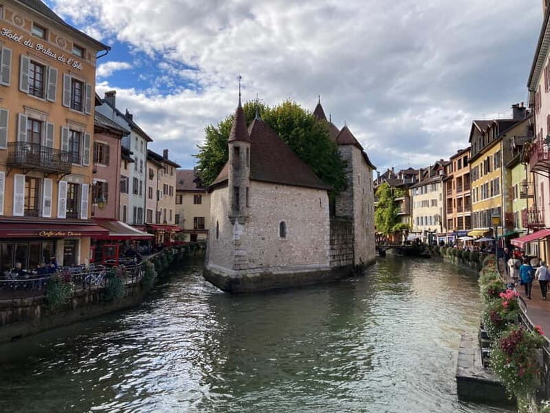 Annecy : architectural guided tour of the Venice of the Alps - Detailed Breakdown of the Itinerary