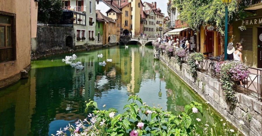 Annecy: Private Guided Tour - Discover "Venice of the Alps" - The Highlights of the Tour