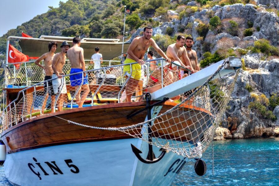 Antalya: Old Town Harbor Sightseeing Cruise - The Experience from the Water