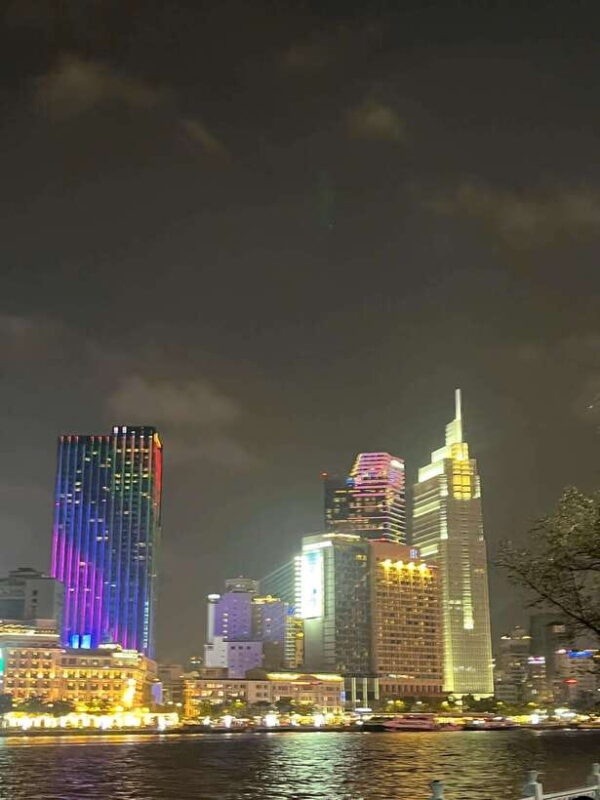AO Show Lune Production, Buffet Dinner & Night City Tour - Key Points