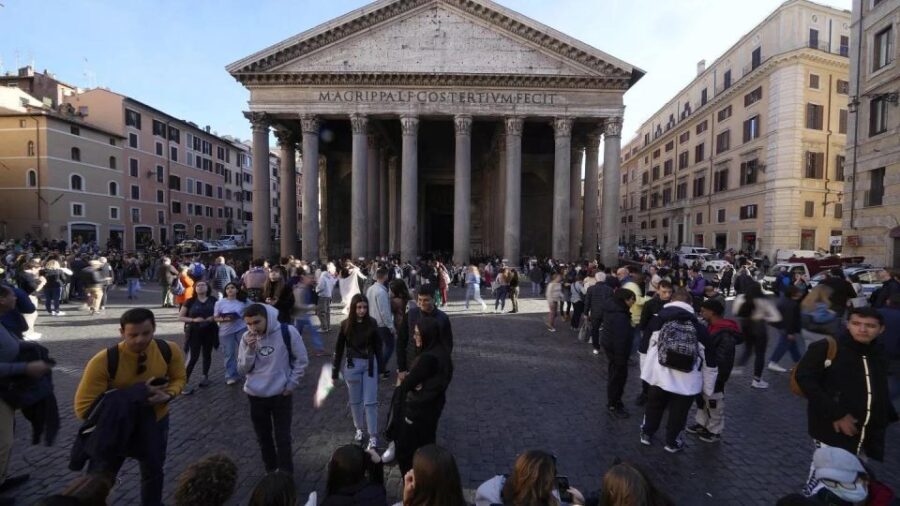 Art, History, and Engineering: The Pantheon Experience - The Experience: A Closer Look