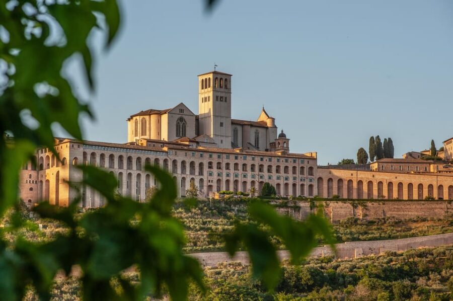 Assisi City highlights and St. Francis Basilica Tour - Itinerary Breakdown