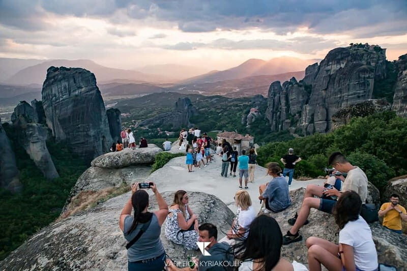 Athens: Meteora Day Trip in Spanish with Live Guide & Lunch - Itinerary Breakdown